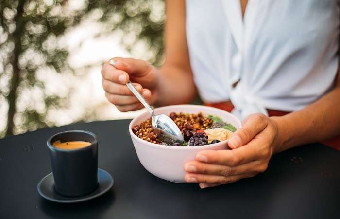 Como curar ressaca? 5 dicas para acabar rápido com o mal-estar